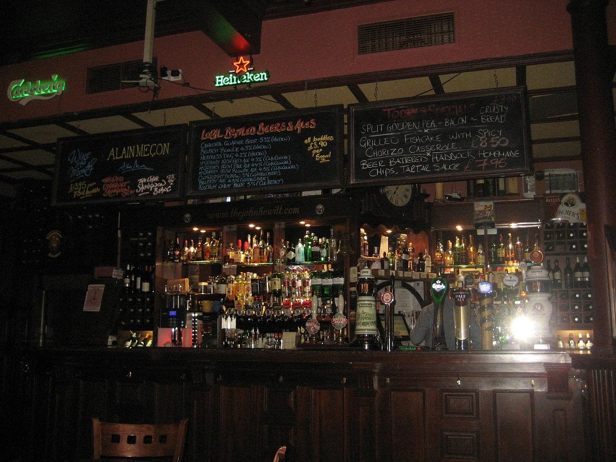 Belfast Nightlife • A Complete Guide [2025 October Update]
