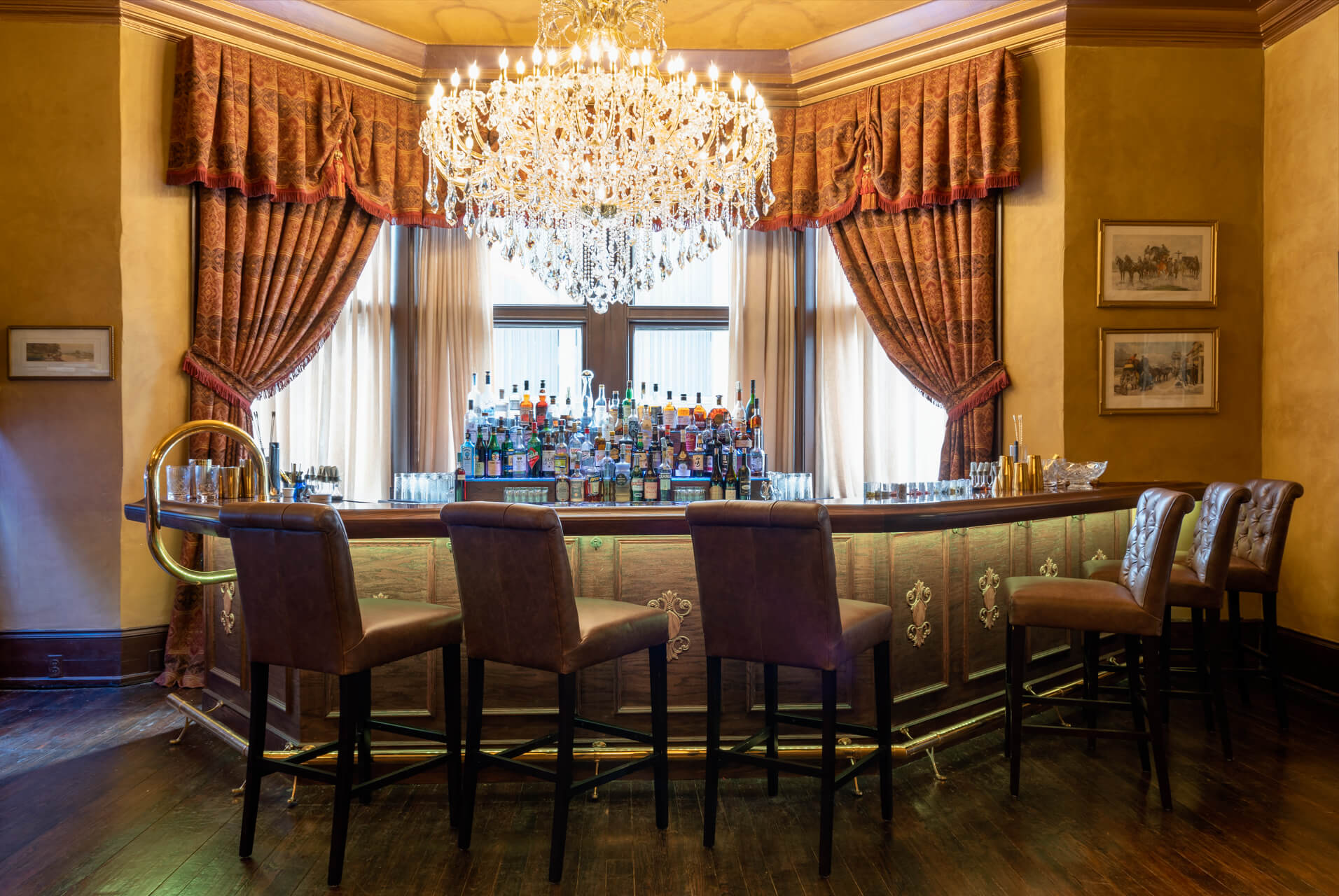 13 Best Cocktail Bars in or near Detroit [2025 April Update]